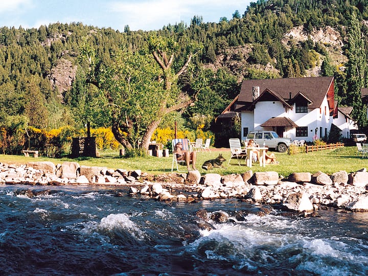 Tyrolean Style Cabins - Backyard With Stream - Near To Downtown - San Martín de Los Andes