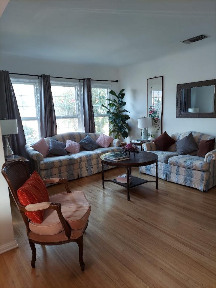 Nr Lax/lmu/otis/sofi/.50mi Radius On Everything - Santa Monica, CA