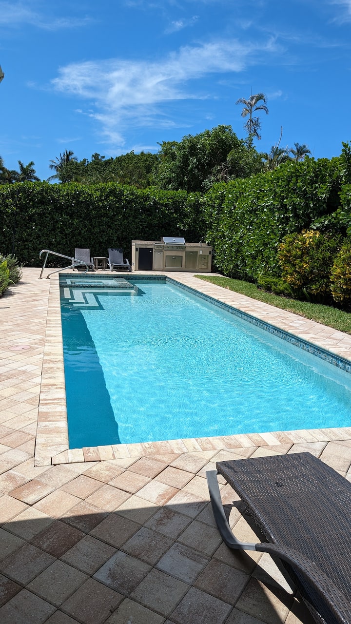 Big Pool, 10 Minute Walk To Beach, Luxurious Bath - Marco Island, FL