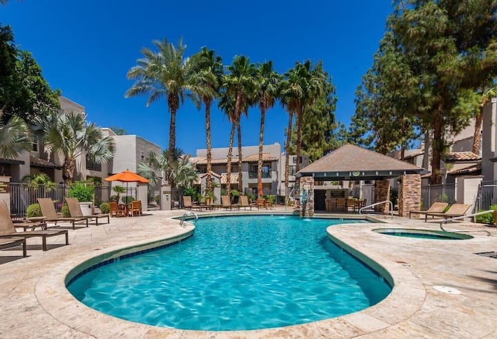 Beautiful & Relaxing Resort Style Condo - Scottsdale, AZ