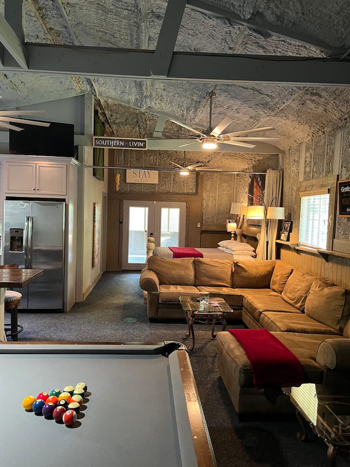 Cozy Barn W/ Pool Access And Near Lake Conroe - Conroe, TX