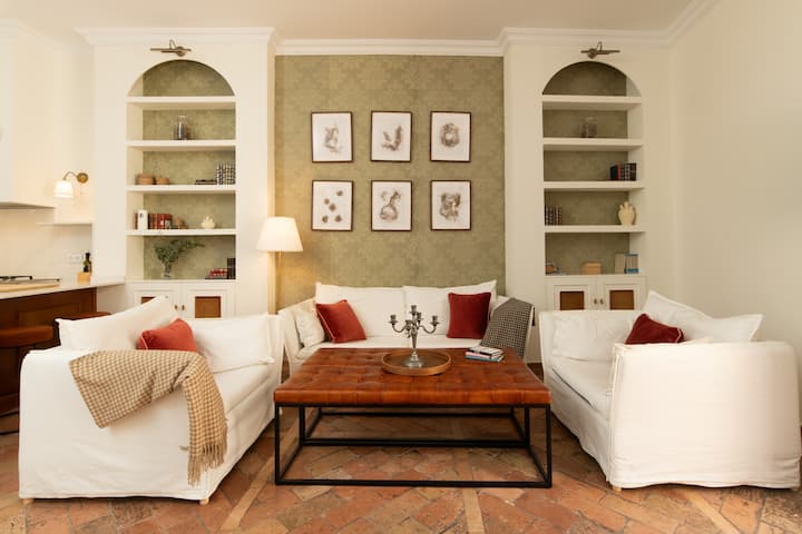 Aitana En Tintes" Sevilla’s Gem" - Sevilla