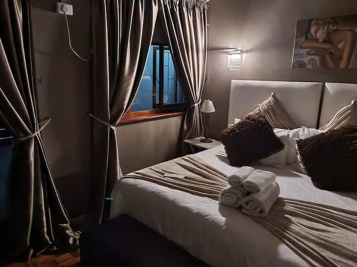 Central Luxury In King’s Room @ Winston House - Durban