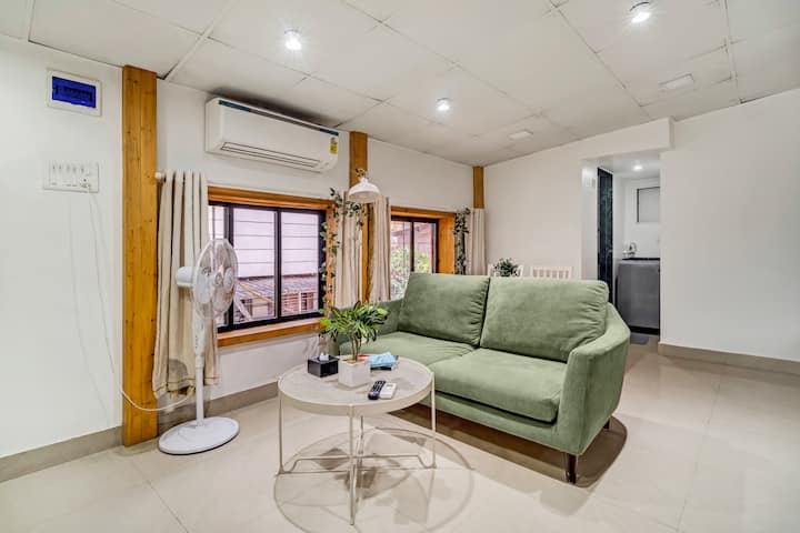 Stylish Glass House 1bhk | Khar | 24/7 Support - Mumbai