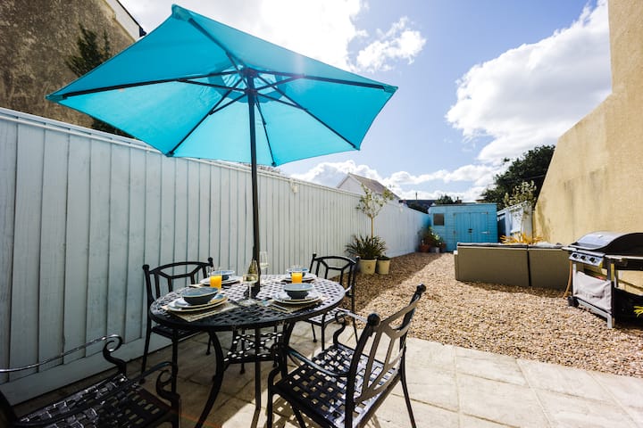 Perfect Location *Private Garden* Dog Friendly - Tenby