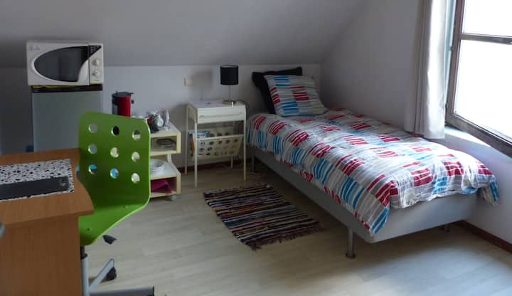 Location Au Mois Pour Fille 5min Pairidaza/ath - Ath