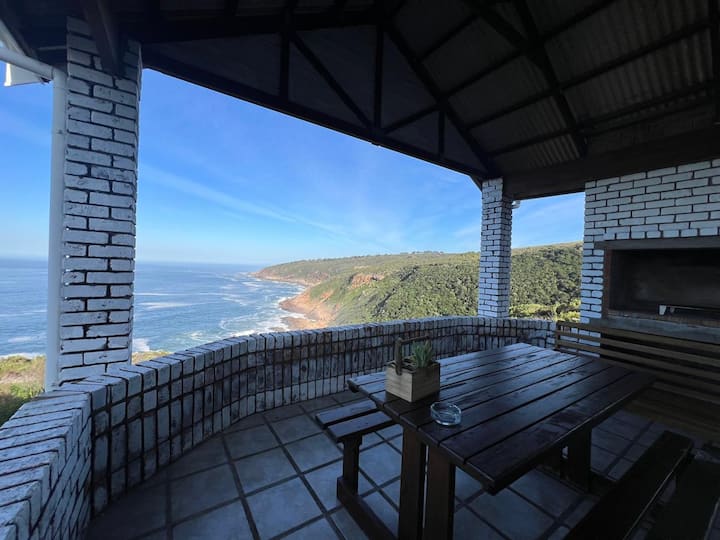 Blue Whale Resort - Sea View Chalet | 2 Twin Rooms - Herolds Bay