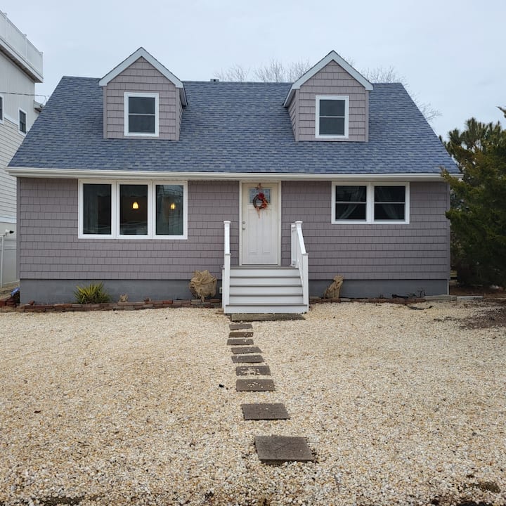 2 Bedroom, Totally Renovated, Beach Apartment - Tuckerton, NJ