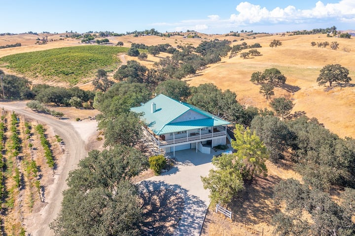 Tranquil Tuscany Inspired Vineyard | Paso Robles - San Miguel, CA