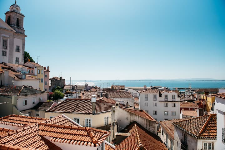 River View Portuguese Soul With Terrace In Picturesque Alfama, Sleeps 8 - Alfama