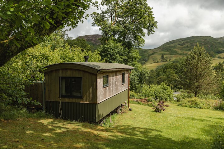 Romantic Artisan Eco-wagon & Stove. Artist Valley - Machynlleth