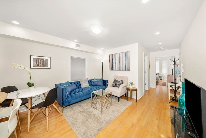 A+ 2 Bedroom Next To Wholefoods | 8 Min Trainstop - Chicago, IL