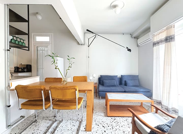 Eureka! Open Plan + Balcony In Great Location - Athènes