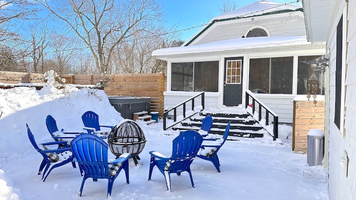 Lotus Bay Cabin- Hot Tub Oasis - Lake Erie, PA