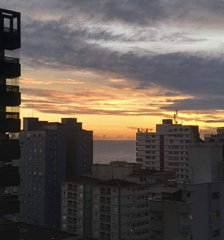 Apto Charmoso No Canto Do Forte - Santos