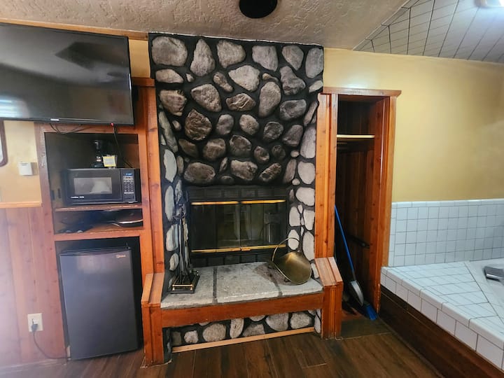 Tiny Cabin By The Lake Unit #9 - Big Bear Lake, CA