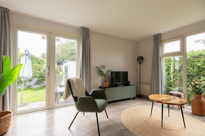 Rustgevend, Gratis Fietsen & Parking, Nabij Bossen - Netherlands