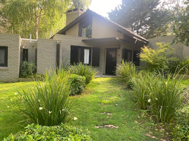 Amplia Casa Familiar Con Gran Parque - Pinamar