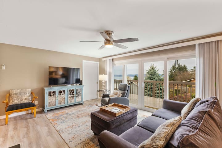8 Beds_ Large Lux Home In The Hills - Federal Way, WA