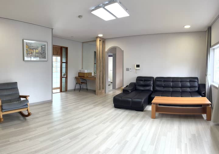 #106 로얄패밀리(Royal Family Room) - Ciudad de Jeju