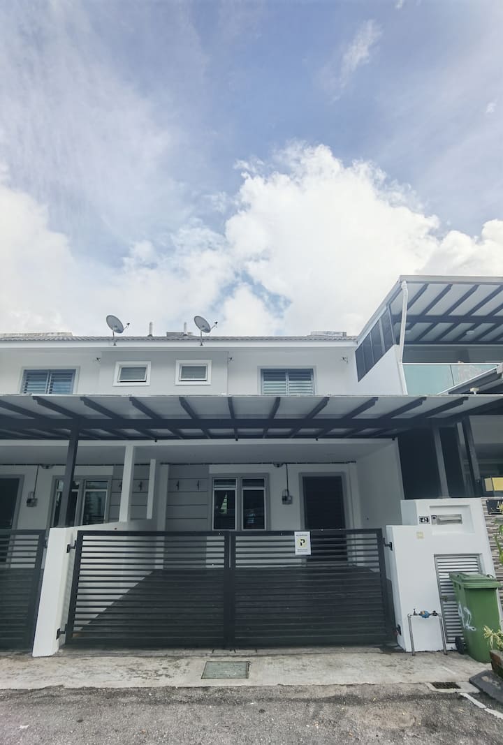 Cosy 2-storey Holiday Home Vines 2 @Pasar Malam -2 - Cameron Highlands