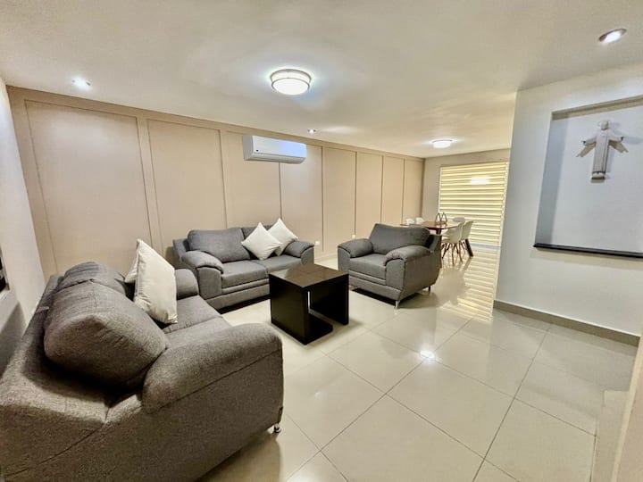 Casa Moderna En Sector Privado. Facturamos - Monterrey