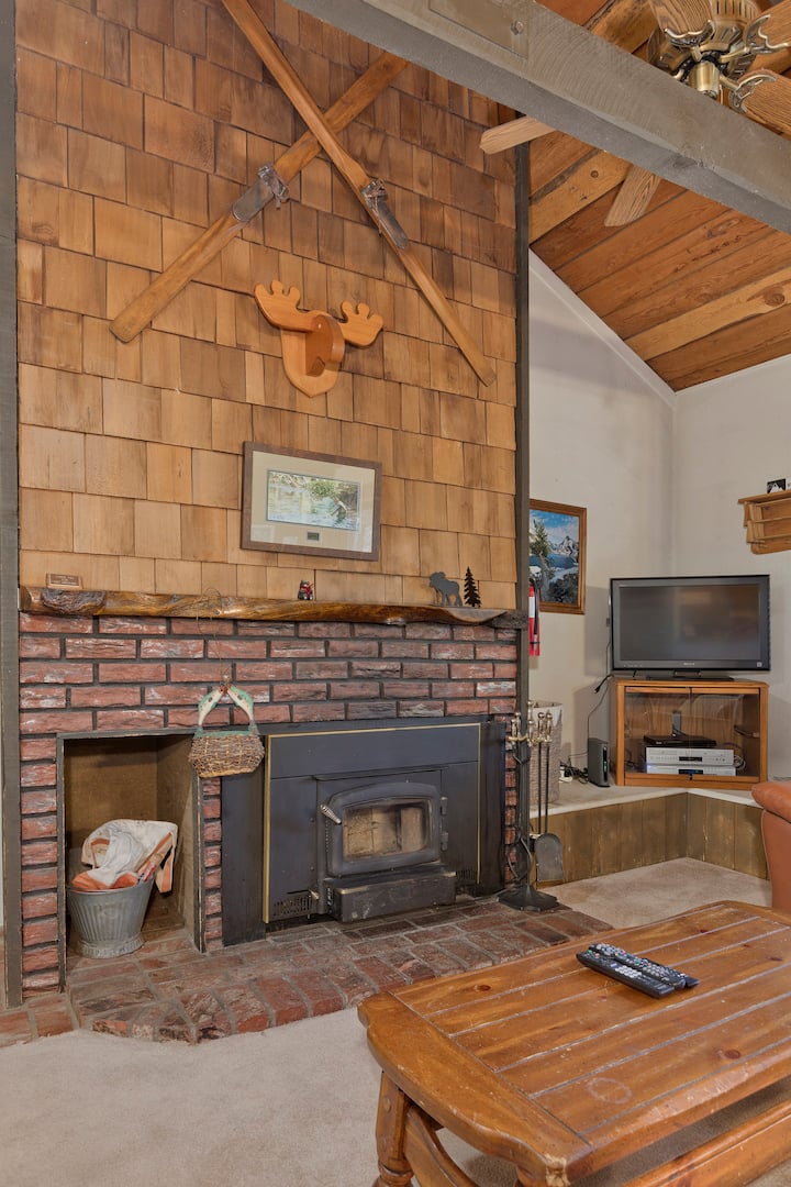 Extraordinary Cozy Condo Near Eagle Lodge! - Mammoth Mountain, CA