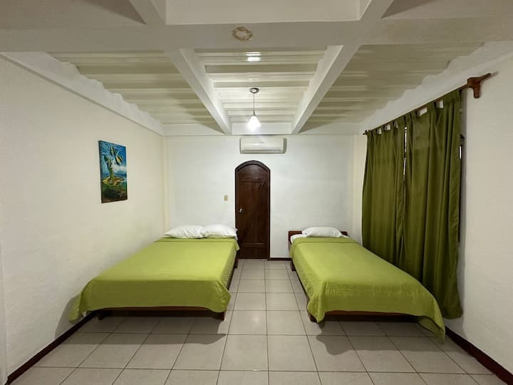 Gecko Guest House - Galápagos Islands