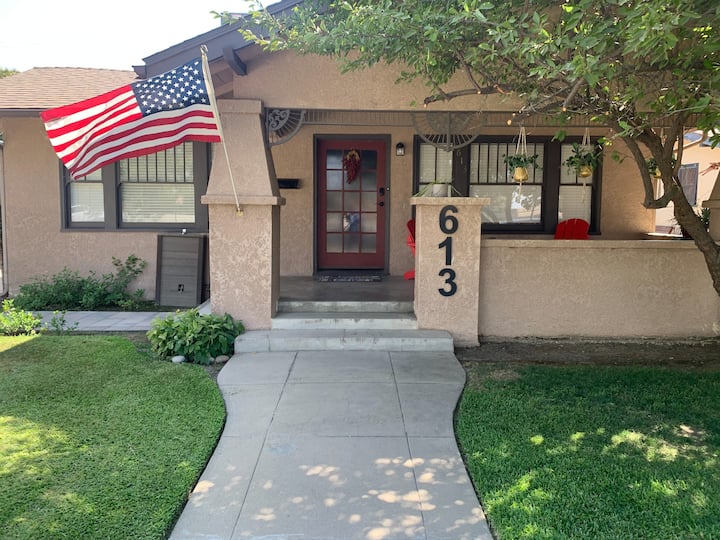 Cozy Downtown Bungalow W/ev, Visit The Sequoias! - Visalia, CA
