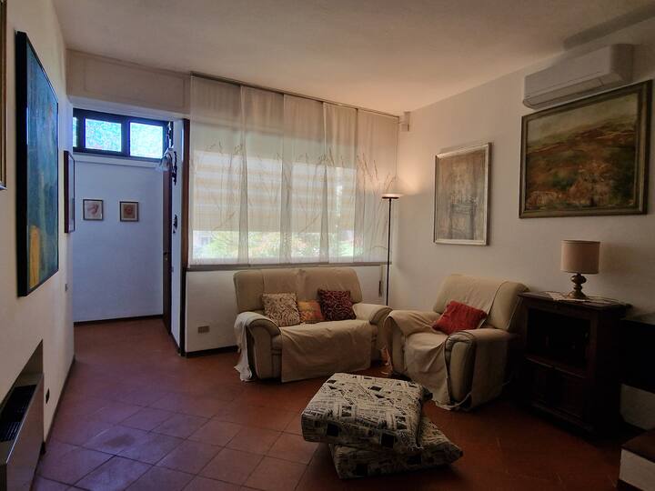 Villa Nel Verde Vicinissima Ai Servizi - 卡馬伊奧雷