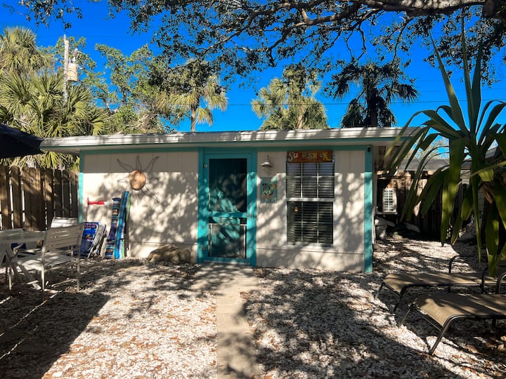 Surf Shack- Walk To Village/boat Dock Included - Siesta Key, FL