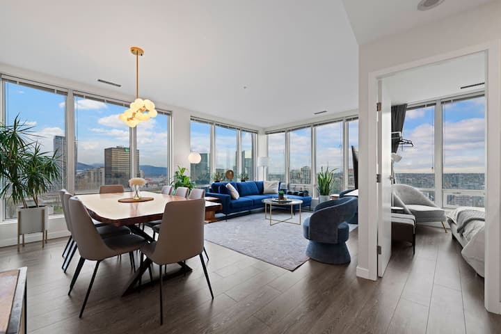 Elegance And Incredible Views In City Centre - Vancouver