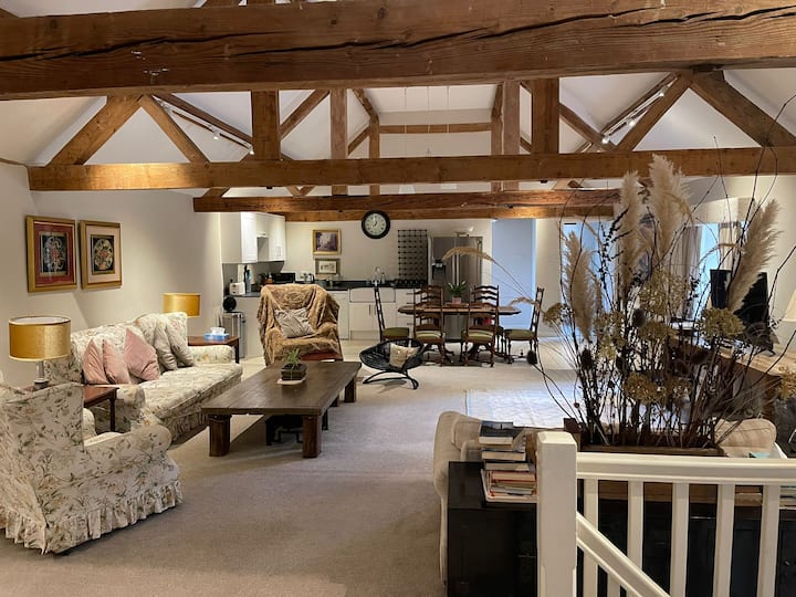 Capacious Stone Barn Private Apartment, Cotswolds - Stow-on-the-Wold