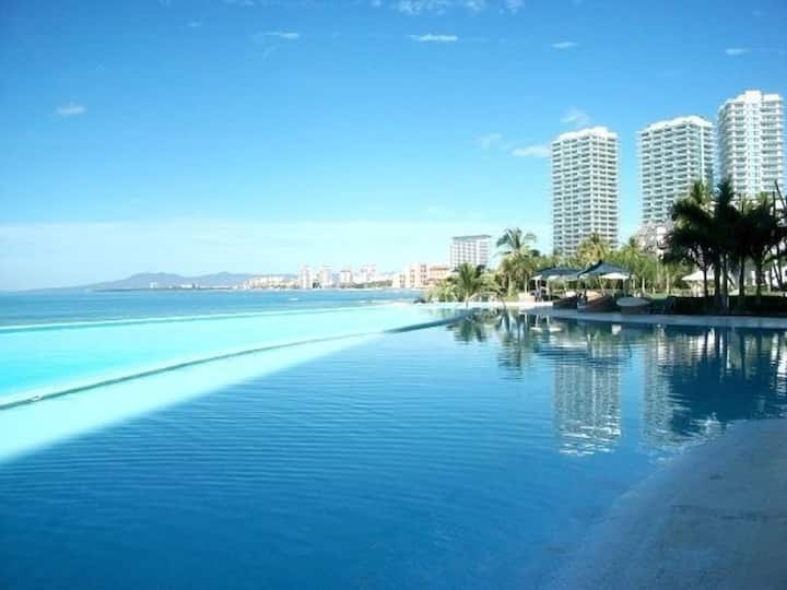 Penninsula Tower 1 Beach Front Apartment - Puerto Vallarta