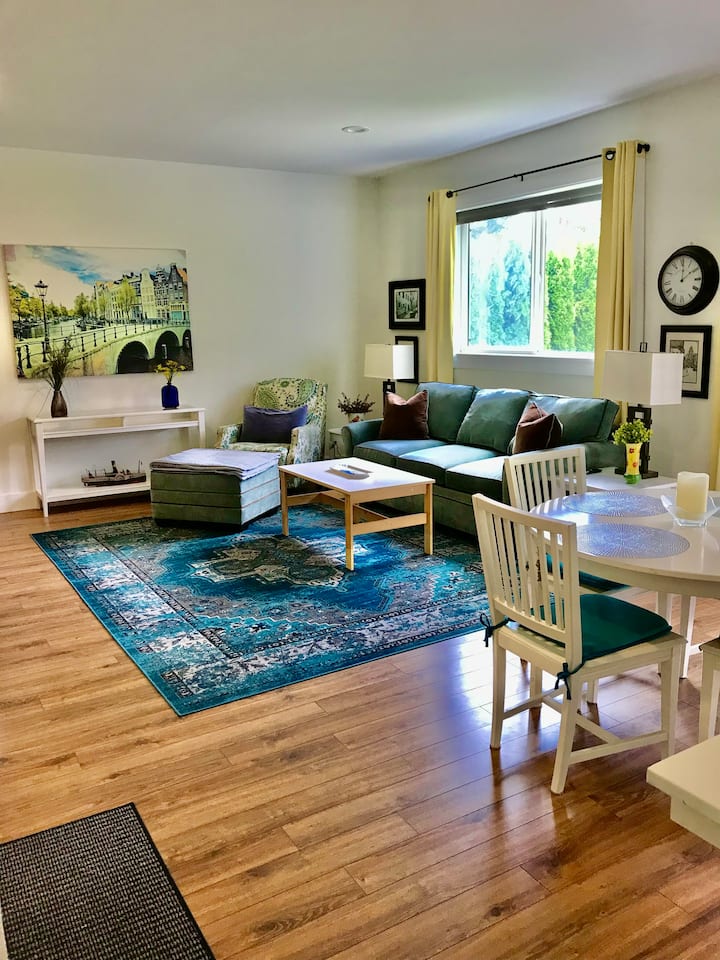 Bright Garden Level Suite. - Campbell River