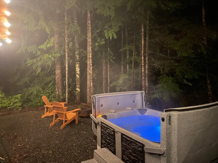 Enclosed Deck - Hot Tub - Pet Friendly- Gas Stove - Port Renfrew