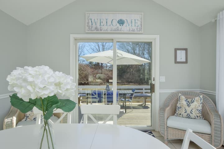 Pet Friendly Cape Cod Home Near Beaches & Golf! - Falmouth, MA
