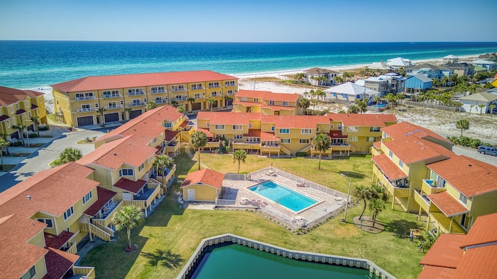 3 Bedroom Town House Steps Away From The Beach - Pensacola Beach, FL