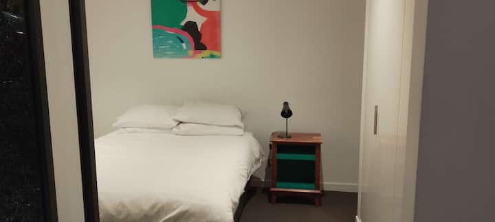 City Apt, 2 Beds 1 Bath, Good Location - Kensington