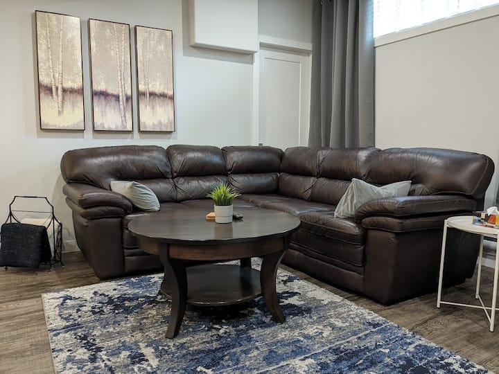 Bright & Spacious | Steps To Park, River & Cbd - Saskatoon