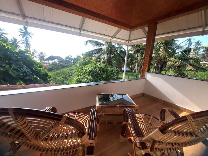 Honeymoon Beach Cottage With Seaview & Balcony - Varkala