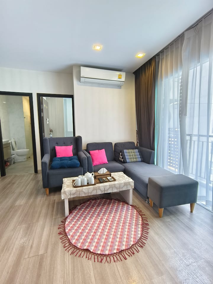 老城步行可达机场，移民局，古城，尚泰百货，周六夜市，Pimantip＆cnx高尔夫，泳池2卧2卫公寓 - Chiang Mai