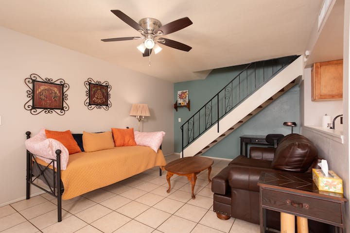 Tucson Oasis: Rustic Retreat In Quiet Cul-de-sac! - Tucson, AZ