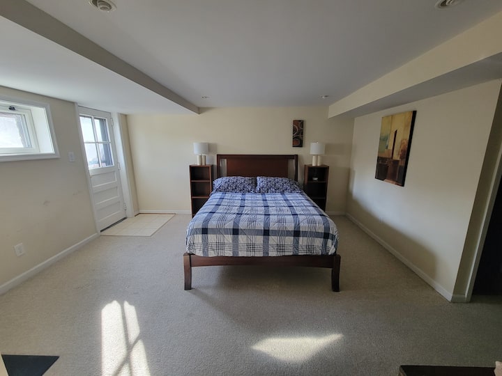 Non Shared Bedroom+bath: Key Location/free Parking - Alexandria, VA