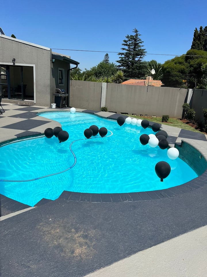 Urlyfstyle Signature Stay & Venue 10km To Airport - Edenvale