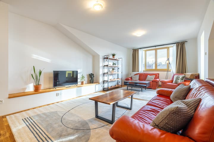 Authentic Vinohrady Rooftop W/ 2 Bathrooms - Prague