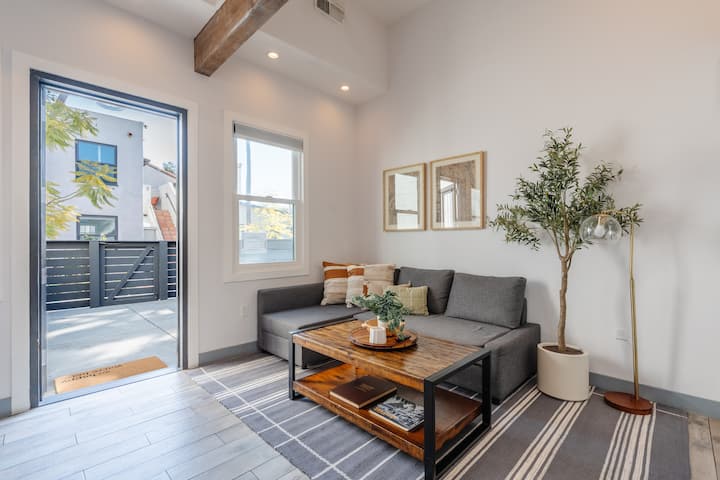 San Diego Escape | 7 Private Units | Sleep 30+ - San Diego, CA