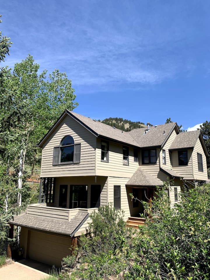 Three Bedroom Home, Mountain Views, Great Light! - Boulder, CO