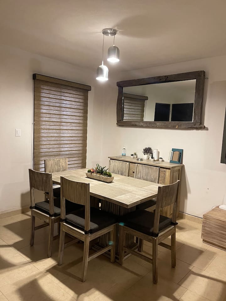 Modern Home 24/7 Security Near Airport & Poliforum - León