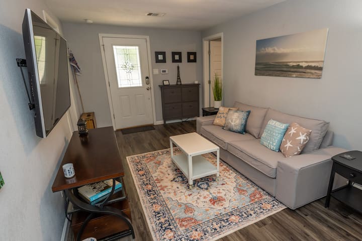 Cottage Atx | 3br • Gfiber Wifi • Keep Austin Cozy - オースティン, TX